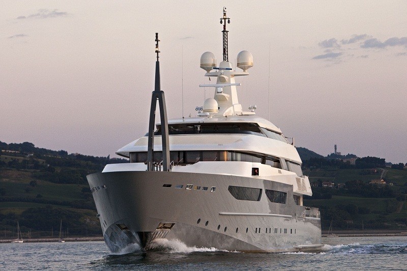 Yacht AZTECA, CRN Superyacht | CHARTERWORLD Luxury Superyacht Charters